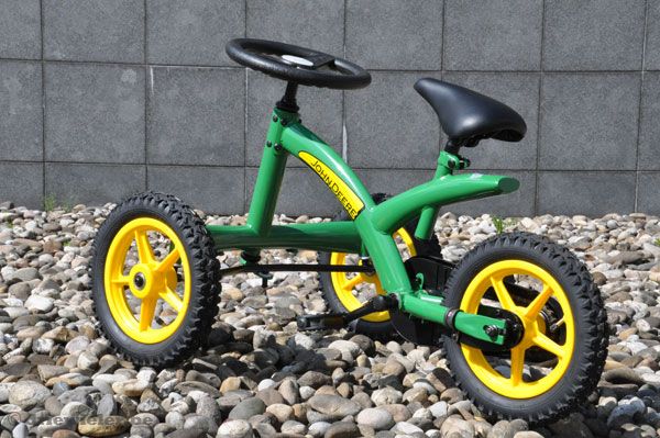 BERG John Deere Triggy | Driewieler.be